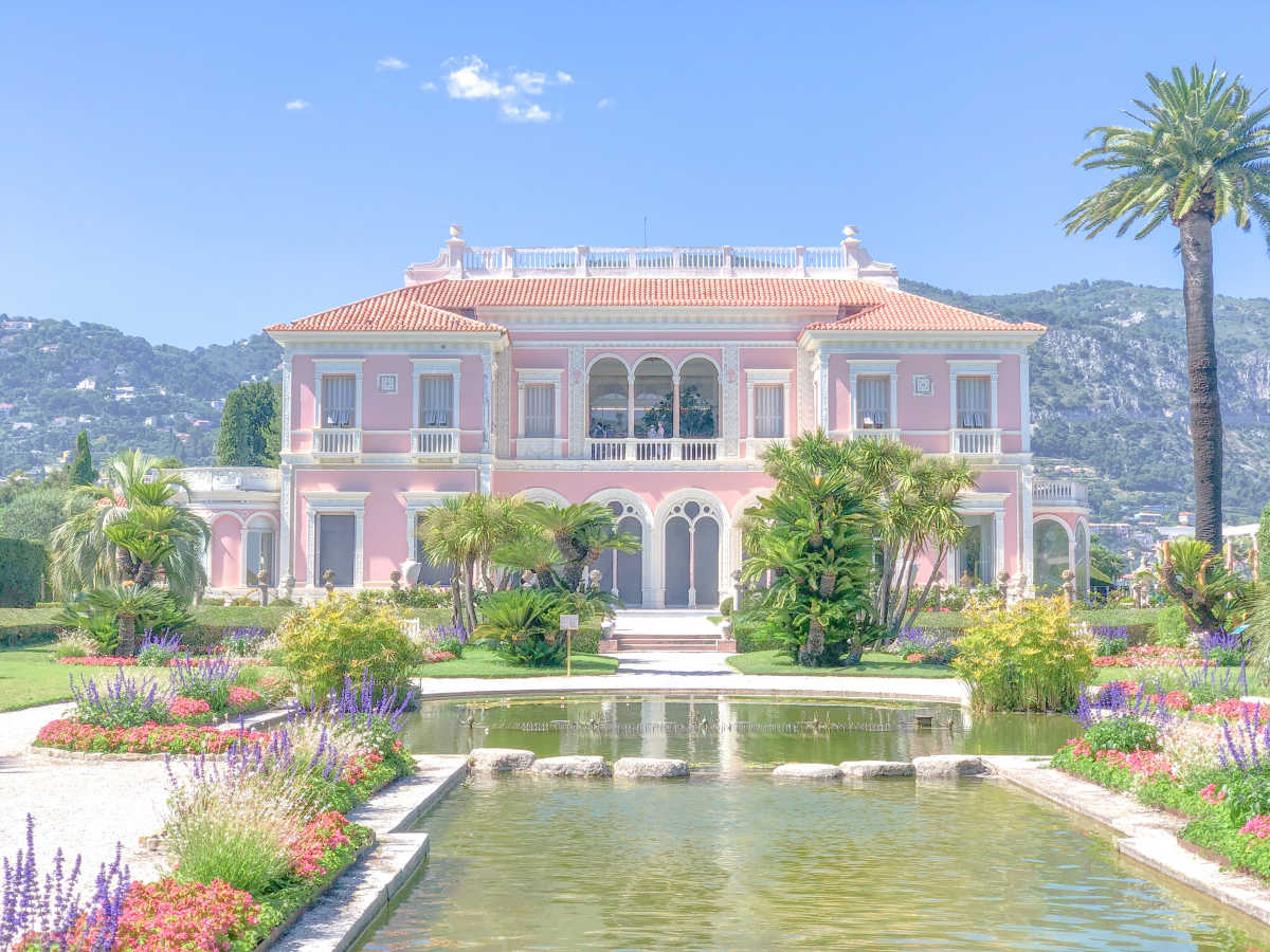 Rothschild:Dream Villa! Too Cute Pink Facade Mansion In South French ...