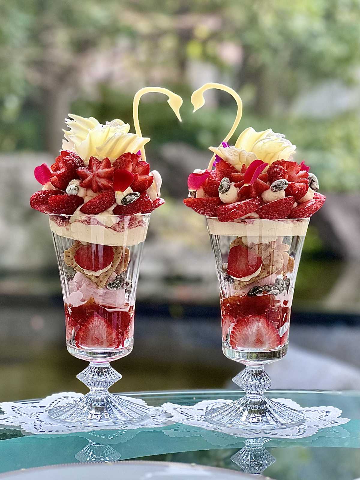 THE WESTIN Osaka Lobby Lounge:Too Beautiful Swan Strawberry Parfait ...