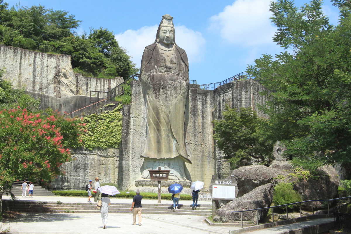 Heiwa Kan non Statue Review 27 Meters Tall Statue Of Kan non Keeping