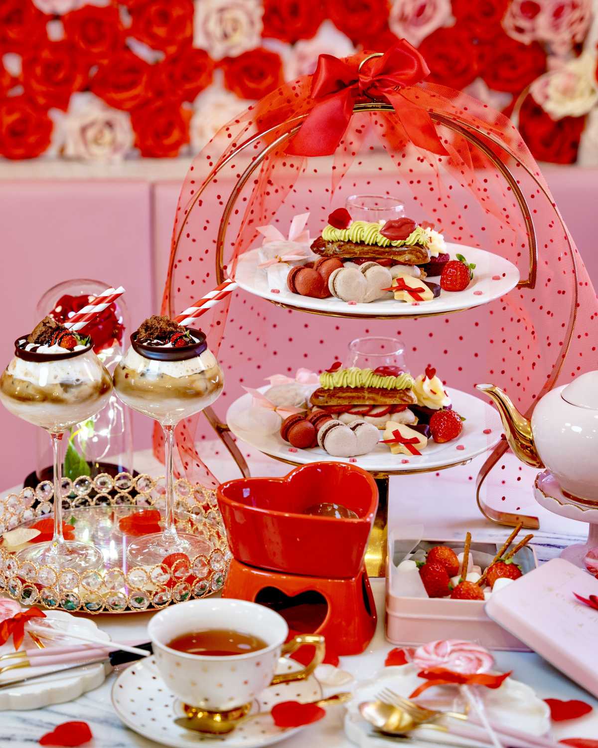 Kitty Sweets:チョコフォンデュ付きがオススメ😍真っ赤なバラのアフタヌーンティー - TRIPROUD