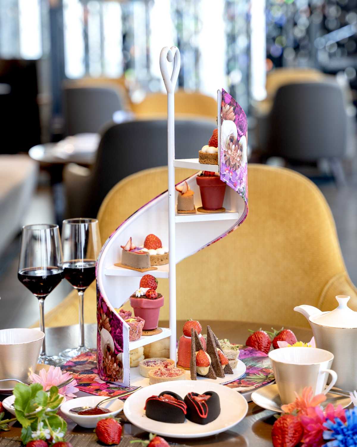 Conrad Osaka 40 SkyBar & Lounge Review | Afternoon Tea with 6 Kinds of ...