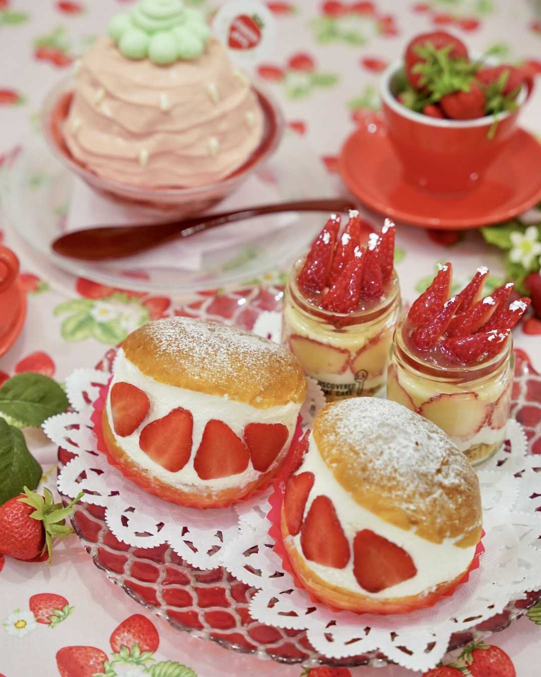 Strawberry Mania 心斎橋店の口コミ | いちごスイーツ専門店が作る流行のマリトッツォをはじめとしたスイーツ - TRIPROUD