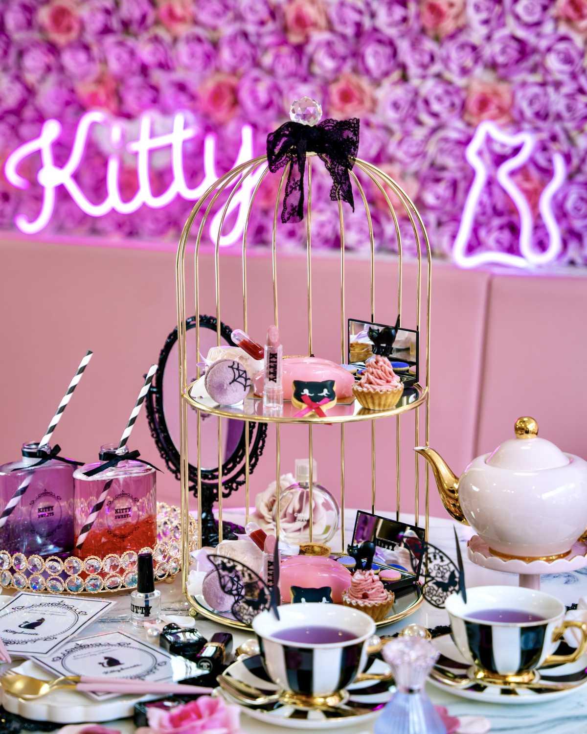 Kitty Sweets:コスメをテーマにした最強かわいいピンクアフタヌーンティー - TRIPROUD
