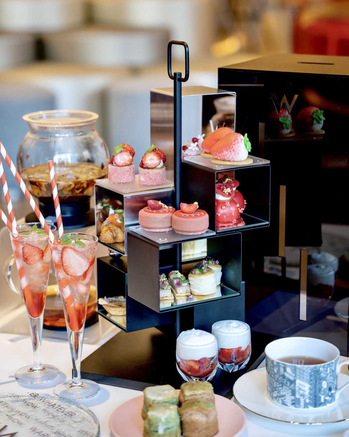 W OSAKA LIVING ROOM:Afternoon Tea with Raspberries, Wild Strawberries ...