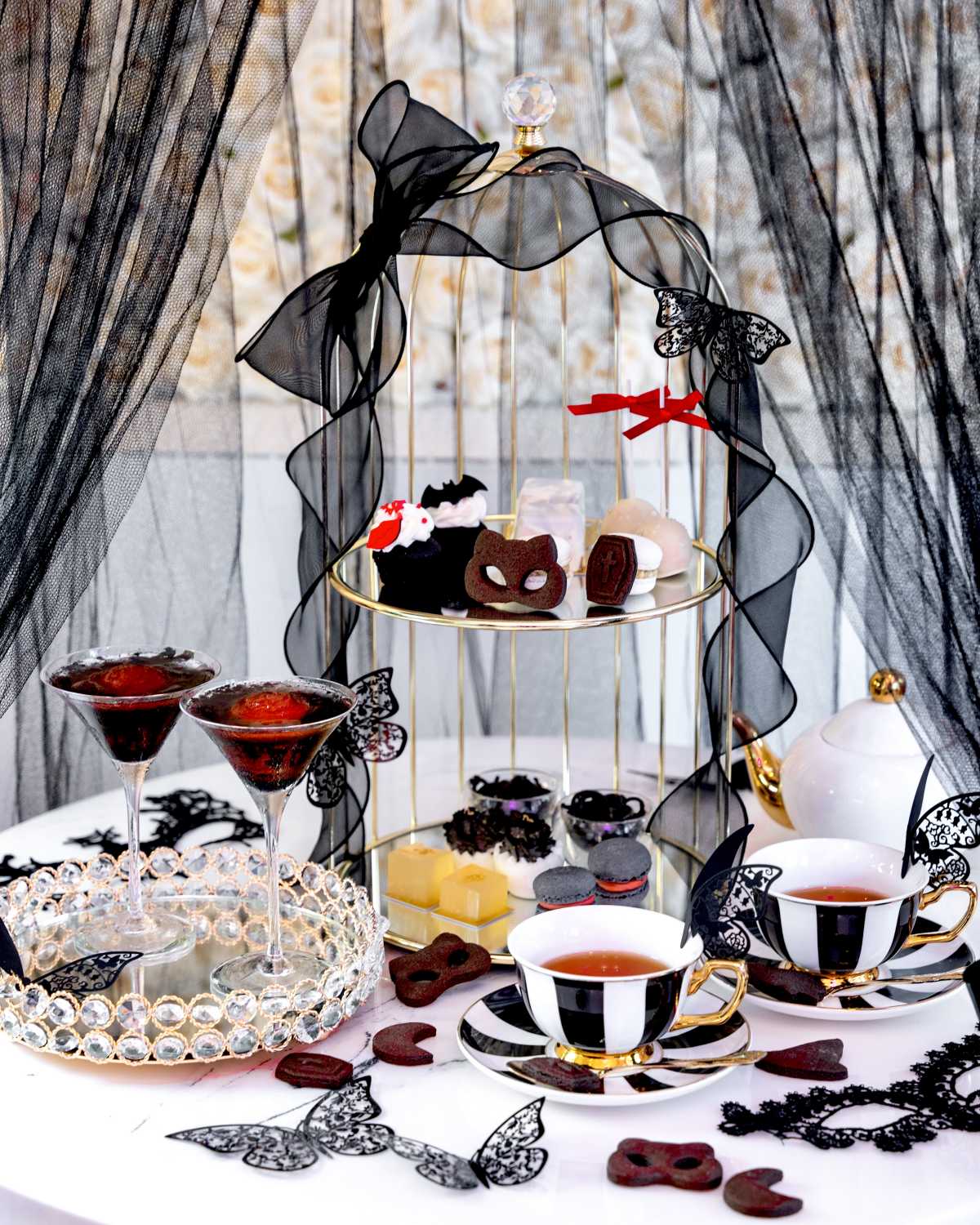 Kitty Sweetsの口コミ | モノクロコーディネートが大人可愛い世界観を演出、ハロウィンアフタヌーンティー - TRIPROUD