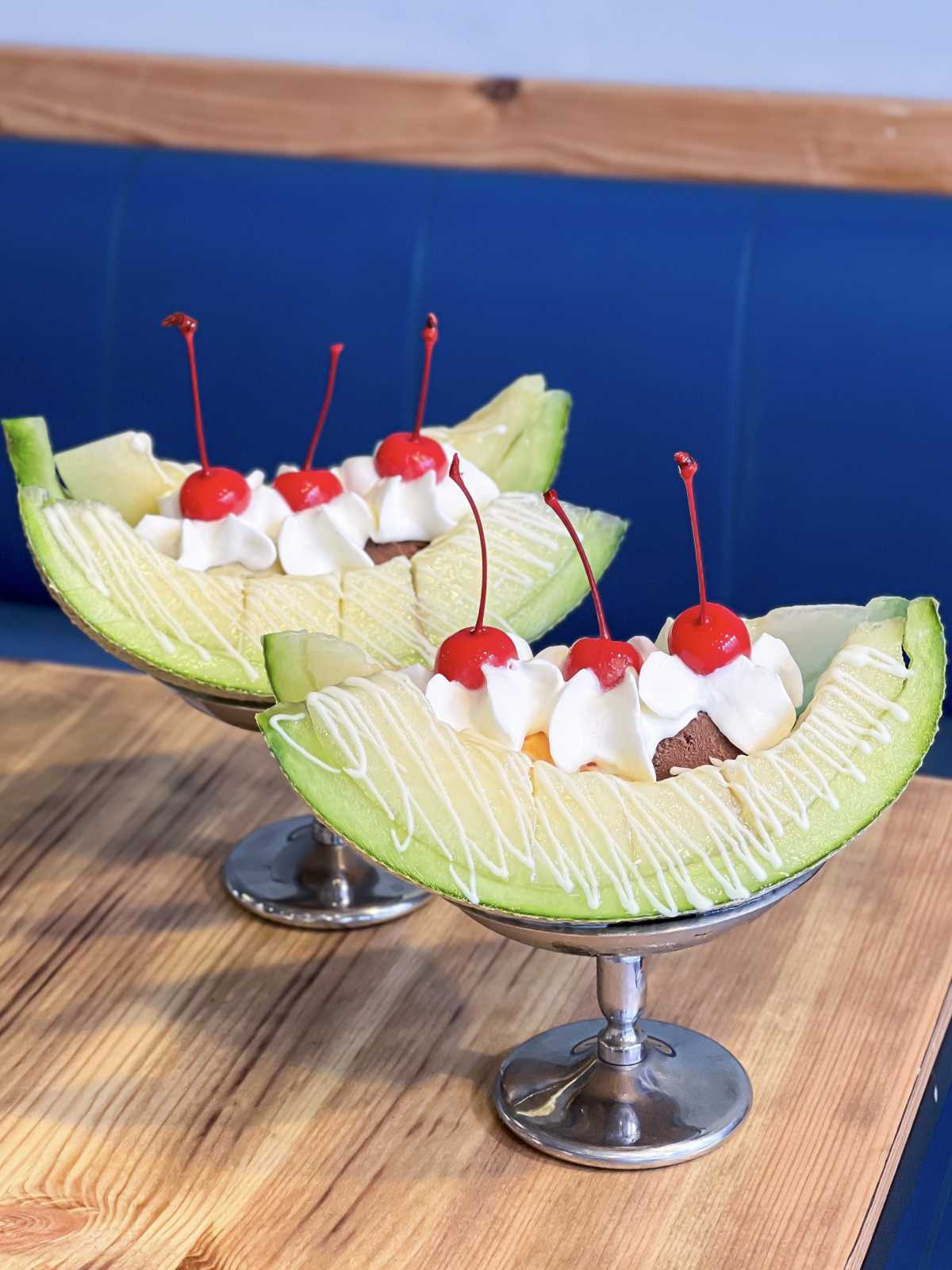 GUFO:2種類のアイスクリームをフレッシュメロンで挟んだサンデー - TRIPROUD